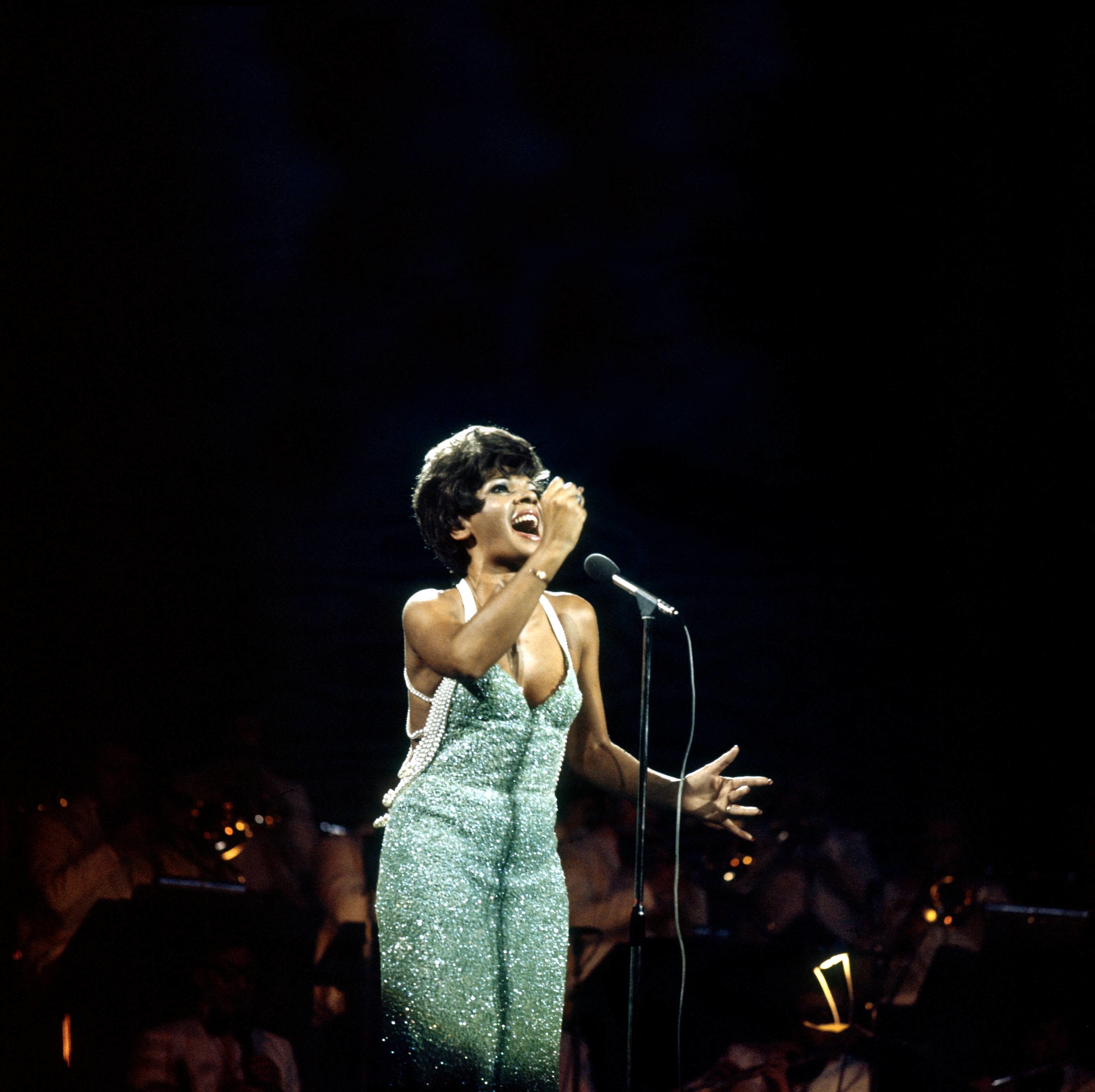 Dame Shirley Bassey To Make Premiere Oscar Appearance Oscars 2020